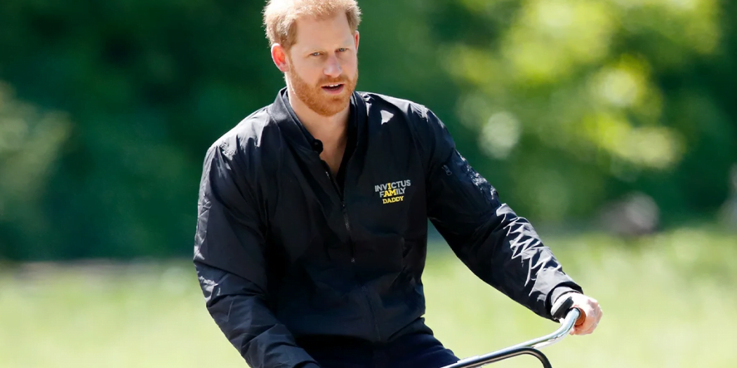 Prince Harry uses huge driveway as cycle track with son Archie in sweet ...